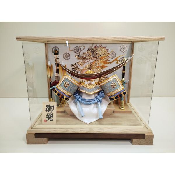 【人形のまち岩槻・人形工房】メーカー希望小売価格80,500円の品　五月人形　兜　「響・白伊達１２号」　アクリル　ケース飾り■外寸法（約）：幅44ｃｍ × 奥行29ｃｍ × 高さ36ｃｍ■ケース材質　：木製枠・台　アクリルケースおしゃれな木...