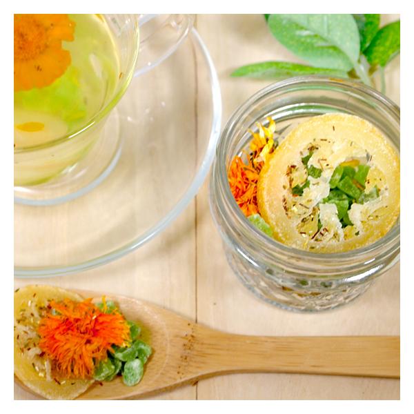 4種類のフルーツとハーブ入りの実もそのまま食べられるフルーツティーです。＜原材料＞ドライキウイ(中国産)、ドライレモン、砂糖、ブドウ糖、還元水あめ、カレンデュラ、グリーンルイボスティー、トレハロース、ビタミンＣ、乳酸Ca、クエン酸、着色料（...