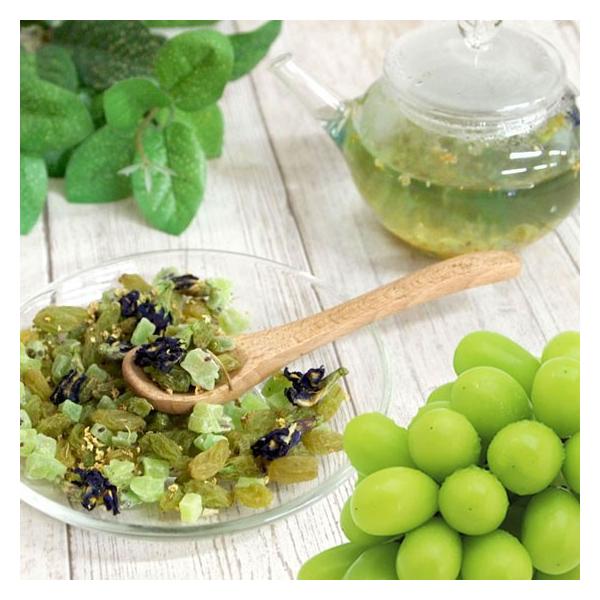 マスカットをイメージしたフルーツティー。グリーンレーズン・バタフライピー・エルダーフラワー入り。そのまま食べられるフルーツティーです。＜原材料＞グリーンレーズン(中国産)、キウイ、エルダーフラワー、バタフライピー、砂糖、クエン酸、着色料(黄...