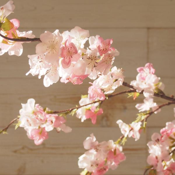 高さ108ｃｍ　最大長(横)20ｃｍ　花径3ｃｍ内容量：1本　原産国：中国※造花の特性状、お花つぶれやなどの修復可能な箇所は、良品とさせていただいております。