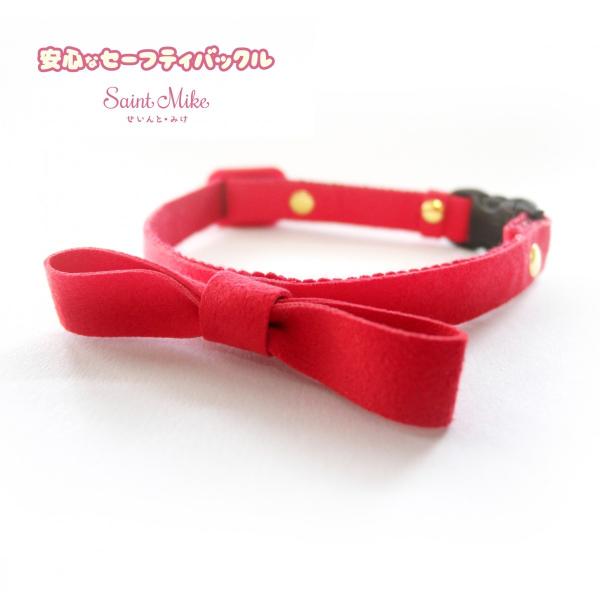 《商品説明》可愛いリボンが付いた優しいソフトな手触りの猫用首輪。軽量なスエード素材のため首輪の嫌いな猫ちゃんにも軽くて気にならない優しい素材。《使用上の注意》・猫専用首輪・本品は指が2〜3本入る程度に装着してください。・暖房器具等で乾燥させ...