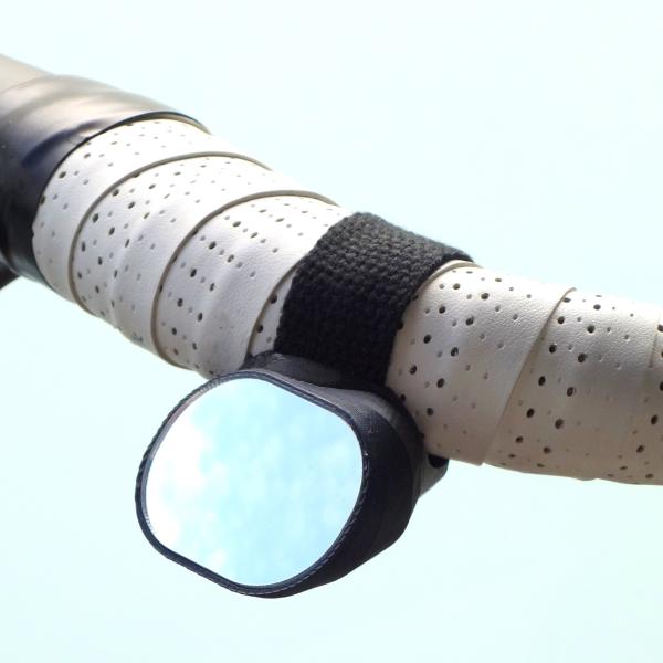 【発売日：2023年11月20日】ロードバイク専用のバックミラー　ワイドタイプ（右側用）です。ロードバイクのドロップハンドルに一体化して装着することで視認性、機能性、スタイリング的にも高い次元のバランスを実現したロードバイク専用のバックミラ...