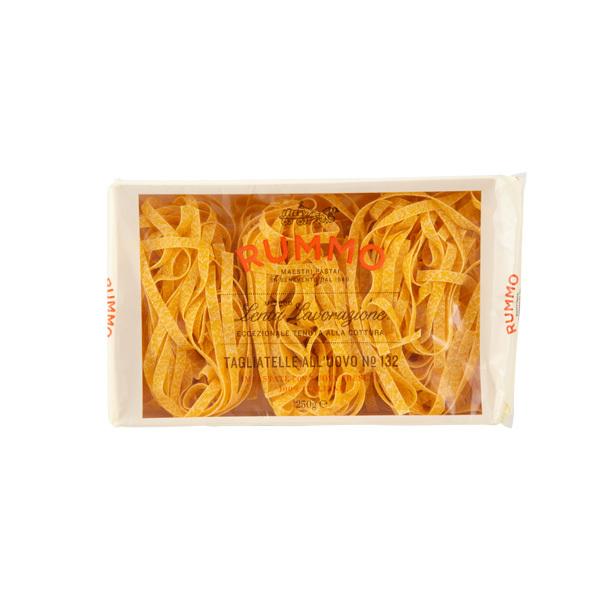 エミリア料理の代表的なタリアテッレは、魚や肉を使ったあらゆる種類のソース（白または赤）によく合います。特に、鶏肉・玉ねぎを炒めクリーム系のソースとの相性はおすすめです。※RUMMO社は、1846年よりイタリアでパスタを製造している老舗パスタ...