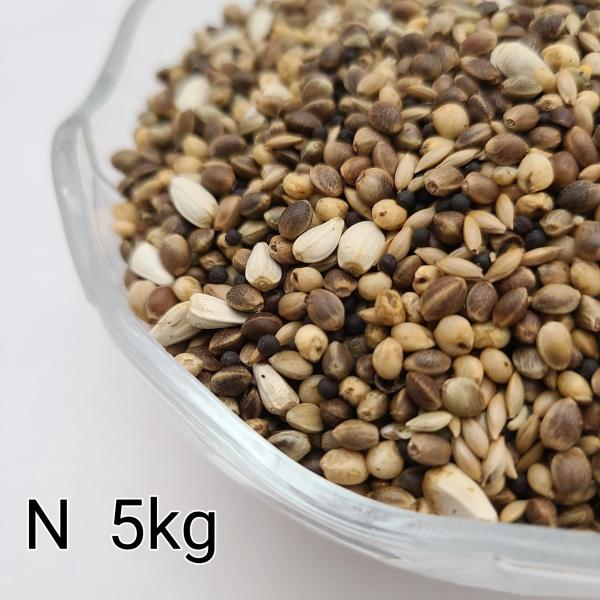 ・とうもろこしは使用しておりません。・麻の実を主に使用しています。(全体の52.5％)・弊社、配合飼料の中で最も脂肪分の多い飼料です。・種鳩の発情を促す効果としても最適です。・製造直売だからこそできるこの価格！！・弊社独自の磨きによりほこり...