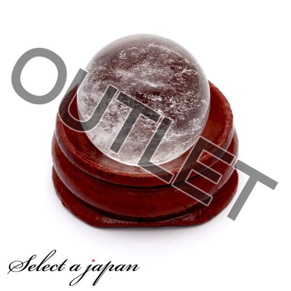 水晶玉の球体は、宇宙の根源より完全な形状でありパワーを 外部に均一に発します。浄化の為に使われたりします。丸玉は完璧な形であり念を入れるにも瞑想するにもしやすい形です。一番使いやすい丸玉をあなたにお届けします。■素材　水晶■重さ　水晶玉：約...