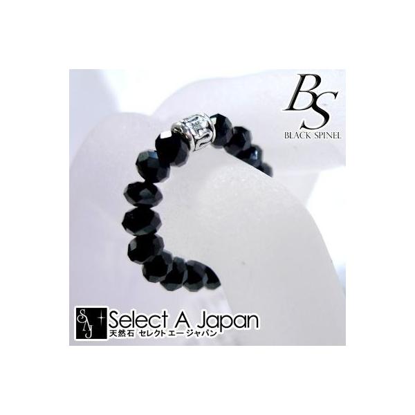 【BS-BLACK SPINEL-】シリーズ【商品説明】5mm×3mm高級ブラックスピネルに美しいカットを施し、間に入るスペーサーが輝きを引き立てます。シンプルなデザインが美しいリングです。サイズも S、M、L の3タイプをご用意。伸縮性の...