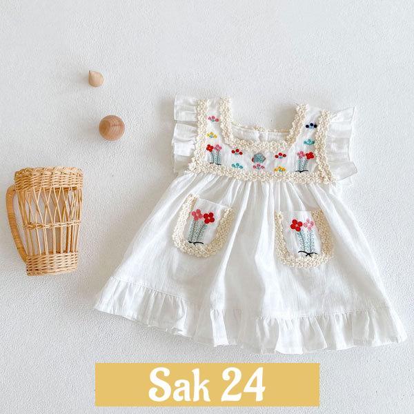 フラワーの刺繍がとっても可愛くお袖のフリルも女の子らしいワンピースですハーフバースデーなどのイベントにもオススメです。【素材】コットン【サイズ】サイズ / 身丈 / 身幅60 / 39 / 27cm （表記は66cm）70 / 43 / 2...