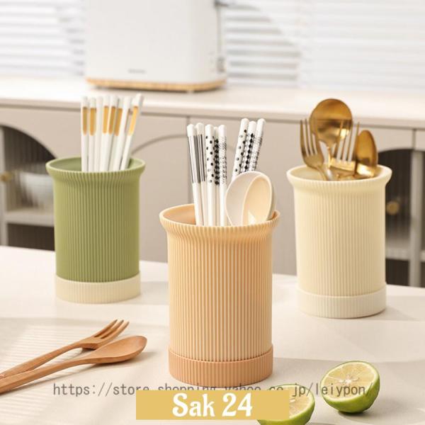 【商品仕様】箸立てキッチンの小物類がたくさん収納できるキッチンツールスタンドです。食卓をオシャレに演出してくれるキッチンアイテムです 製品：約11.5*15.5cm。具体的な製品とサイズは画像の説明を見てください。材質：食品級PP製。注意：...