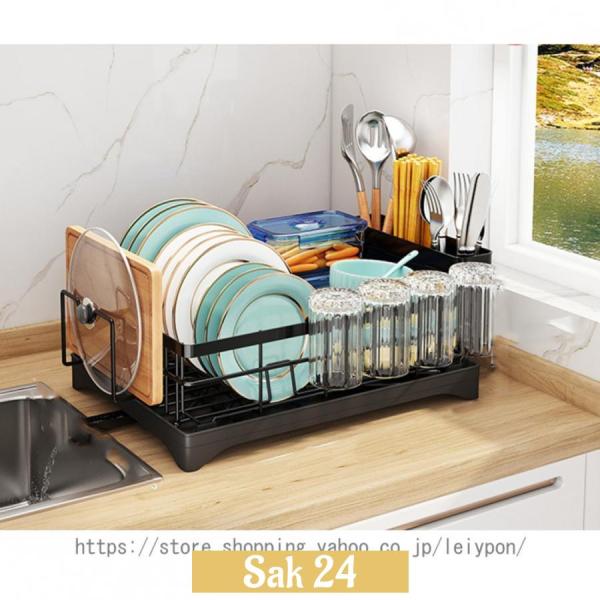 製品仕様製品名：水切りラック材質：炭素鋼カラー：ブラック 安全かつ効率的にすべての洗浄に最適な乾燥ラック。 このディッシュドレイナーは、キッチンをドライで整頓された状態に保ちます。 底部に水受けトレイを設置し、水を出しやすくしています。洗っ...