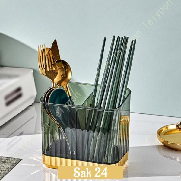 商品の説明オシャレな箸立て【製品】A=14.8*9.8*13.8cm（1個入り）。材質：PET素材。具体的な製品とサイズは画像の説明を見てください。注意：製品は箸置きに限り、他の撮影品は含まれていません！ 1.多機能収納：箸、スプーン、調理...