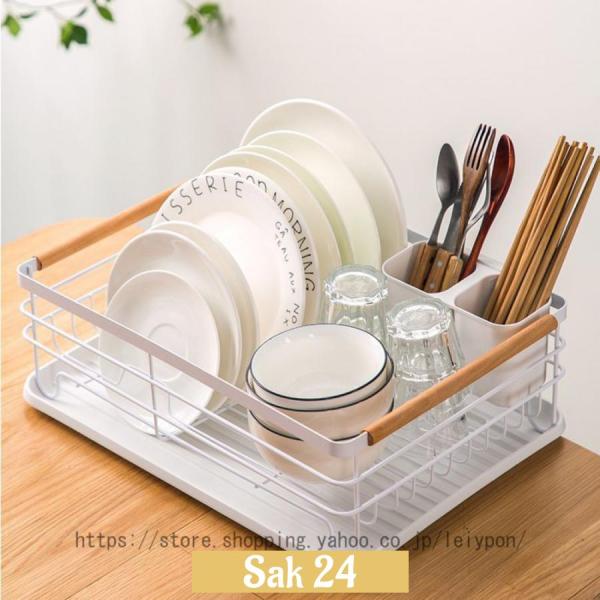 製品仕様製品名：水切りラック材質：金属カラー：ホワイト 安全かつ効率的にすべての洗浄に最適な乾燥ラック。 このディッシュドレイナーは、キッチンをドライで整頓された状態に保ちます。 底部に水受けトレイを設置し、水を出しやすくしています。洗った...