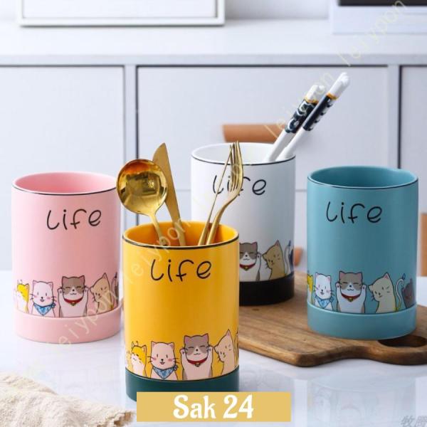 商品の説明オシャレな箸立て【製品】A=約11*14.7cm（水受けトレイ付き）。材質：セラミック素材。具体的な製品とサイズは画像の説明を見てください。注意：製品は箸置きに限り、他の撮影品は含まれていません！ 【便利で実用的】どこに何があるの...