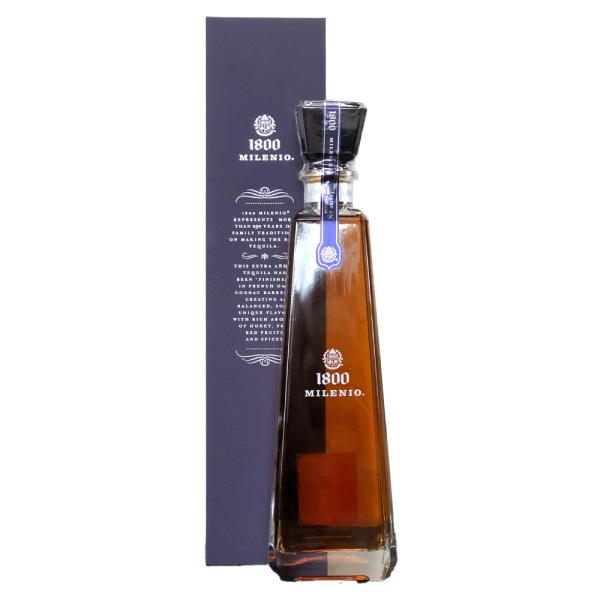 クエルボ 1800 ミレニオ 40% 750ml コニャック樽仕上げが彩る、1800のエクストラアニェホテキーラ。 【このテキーラとは？】 クエルボ 1800 ミレニオは、100%ブルーウェーバーアガベを