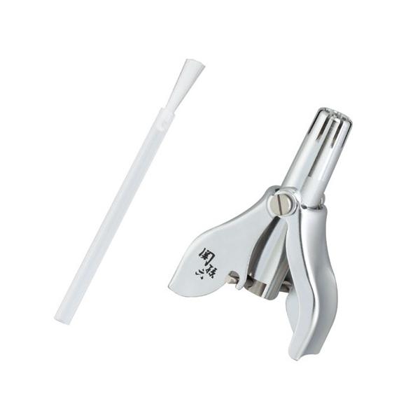 鼻孔をいためず鼻毛をカットする回転式鼻毛カッター、お掃除用ブラシ付きです。【商品詳細】原産国 : 日本原材料 : 外軸/鉄(クロムメッキ仕上)、内軸/ステンレススチール商品サイズ (幅X奥行X高さ) : 50mm×140mm×24mm爆買