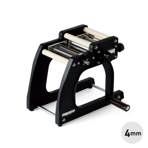 【商品情報】●プロも納得。和洋中いろいろな麺が作れる。●安定性抜群のの鉄鋳物本体。●切れ味のよいロール刃とSWAN氷削機で培ったノウハウを生かした、コンパクトながら業務用にも劣らない本格的な製?機です。【商品仕様】●外径寸法：W300×D2...