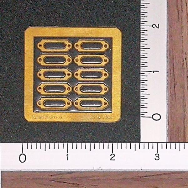 Up Far Field　未塗装キット　1/12エッチングキットキット全体のサイズ：W21.5xH21mm材質：真鍮透明シートからの外し方1.　メーカーロゴが入ってる表側の保護フィルムをゆっくりはがします。2.　パーツ全体が入る小皿を用意し...