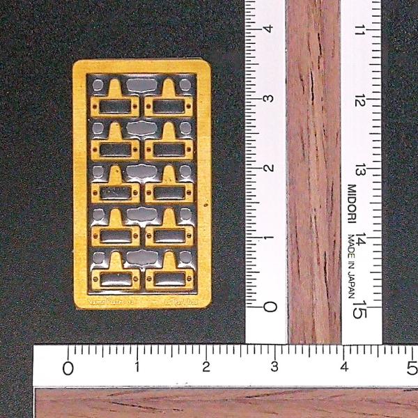 Up Far Field　未塗装キット　1/12エッチングキットキット全体のサイズ：W20xH36mm材質：真鍮透明シートからの外し方1.　メーカーロゴが入ってる表側の保護フィルムをゆっくりはがします。2.　パーツ全体が入る小皿を用意し、シ...
