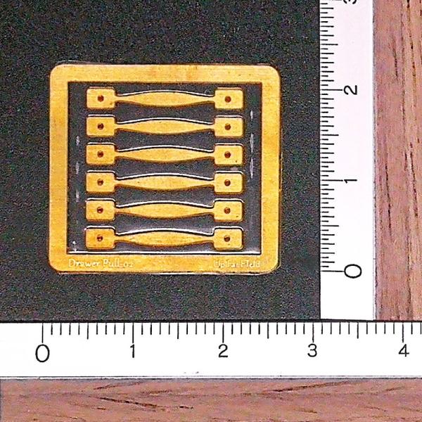 Up Far Field　未塗装キット　1/12エッチングキットキット全体のサイズ：W25.5xH23mm材質：真鍮透明シートからの外し方1.　メーカーロゴが入ってる表側の保護フィルムをゆっくりはがします。2.　パーツ全体が入る小皿を用意し...