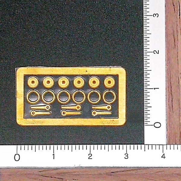 Up Far Field　未塗装キット　1/12エッチングキットキット全体のサイズ：W30xH16mm材質：真鍮透明シートからの外し方1.　メーカーロゴが入ってる表側の保護フィルムをゆっくりはがします。2.　パーツ全体が入る小皿を用意し、シ...