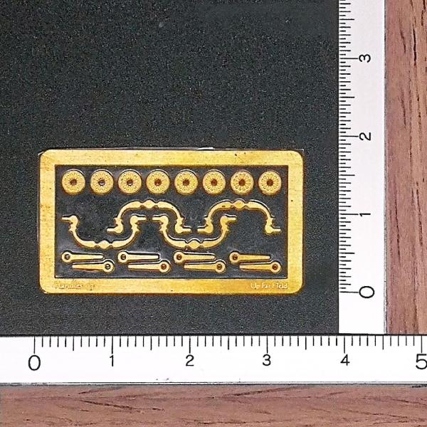 Up Far Field　未塗装キット　1/12エッチングキットキット全体のサイズ：W34xH18.5mm材質：真鍮透明シートからの外し方1.　メーカーロゴが入ってる表側の保護フィルムをゆっくりはがします。2.　パーツ全体が入る小皿を用意し...