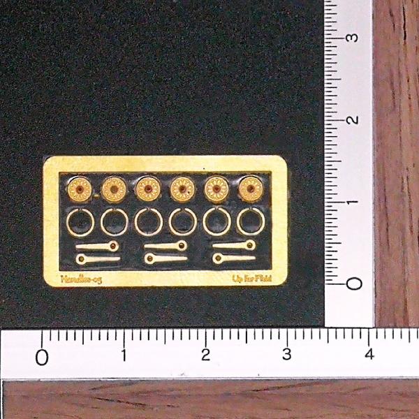 Up Far Field　未塗装キット　1/12エッチングキットキット全体のサイズ：W30xH16mm材質：真鍮透明シートからの外し方1.　メーカーロゴが入ってる表側の保護フィルムをゆっくりはがします。2.　パーツ全体が入る小皿を用意し、シ...