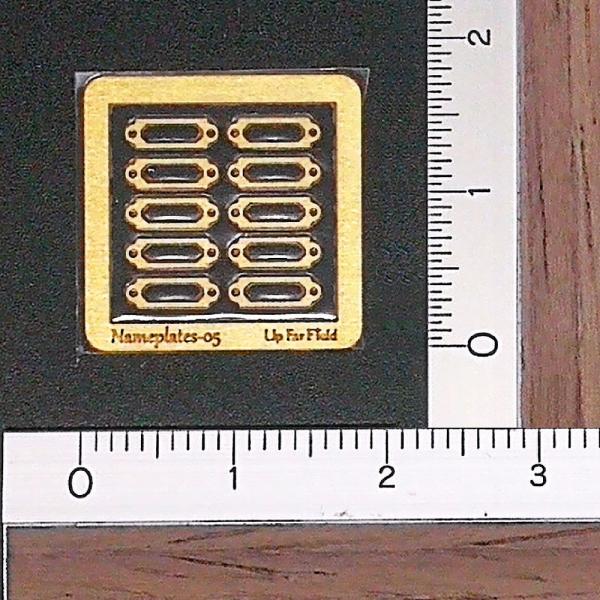 Up Far Field　未塗装キット　1/12エッチングキットキット全体のサイズ：W18xH18mm材質：真鍮透明シートからの外し方1.　メーカーロゴが入ってる表側の保護フィルムをゆっくりはがします。2.　パーツ全体が入る小皿を用意し、シ...