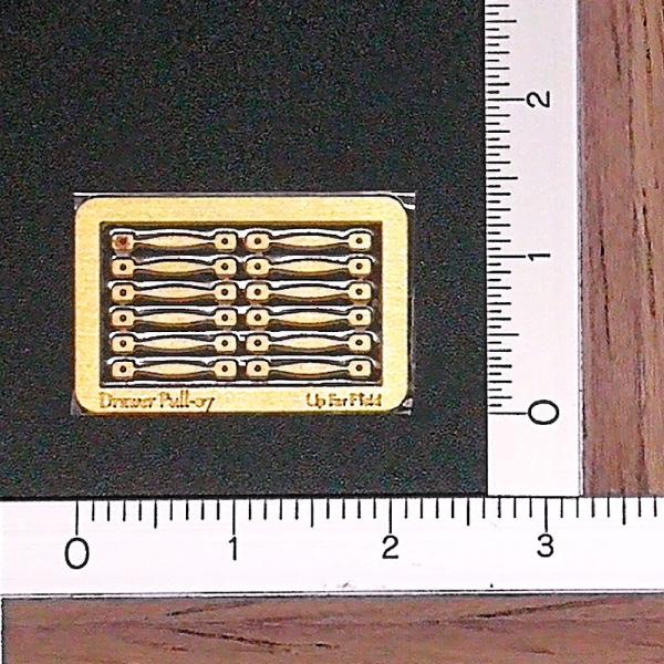 Up Far Field　未塗装キット　1/12エッチングキットキット全体のサイズ：W22.5xH15mm材質：真鍮透明シートからの外し方1.　メーカーロゴが入ってる表側の保護フィルムをゆっくりはがします。2.　パーツ全体が入る小皿を用意し...