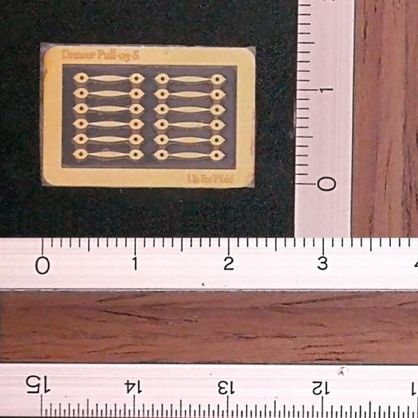 Up Far Field　未塗装キット　1/12エッチングキットキット全体のサイズ：W22.5xH15mm材質：真鍮透明シートからの外し方1.　メーカーロゴが入ってる表側の保護フィルムをゆっくりはがします。2.　パーツ全体が入る小皿を用意し...