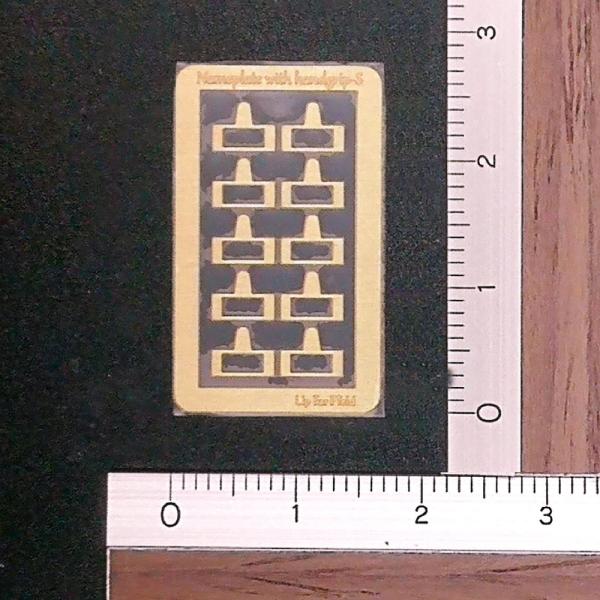 Up Far Field　未塗装キット　1/12エッチングキットキット全体のサイズ：W16.5xH27.5mm材質：真鍮透明シートからの外し方1.　メーカーロゴが入ってる表側の保護フィルムをゆっくりはがします。2.　パーツ全体が入る小皿を用...