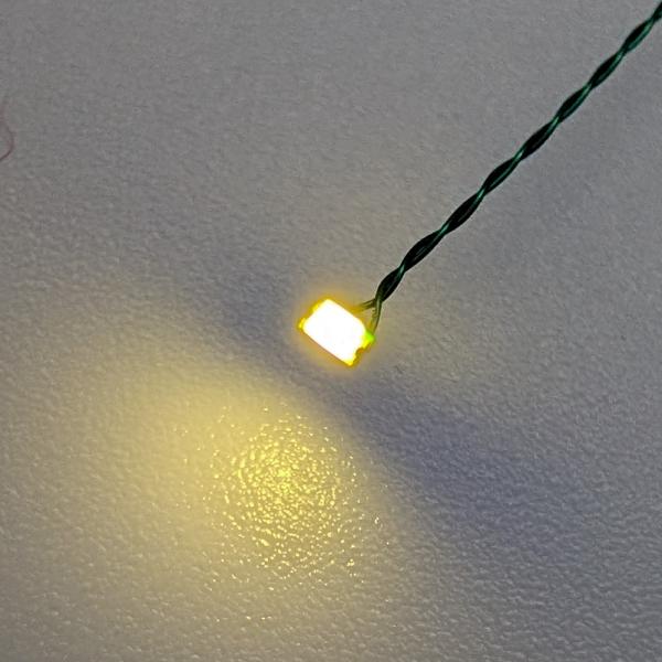 KEIGOO　電子パーツ　ノンスケール※当店の「1.6x0.8mmチップLED　電球色　コネクター付き　2個入り　品番500000002499」と同等品リード線付きチップLED 1.6x0.8mm1つのLEDに対して1つのコネクタが付いたも...