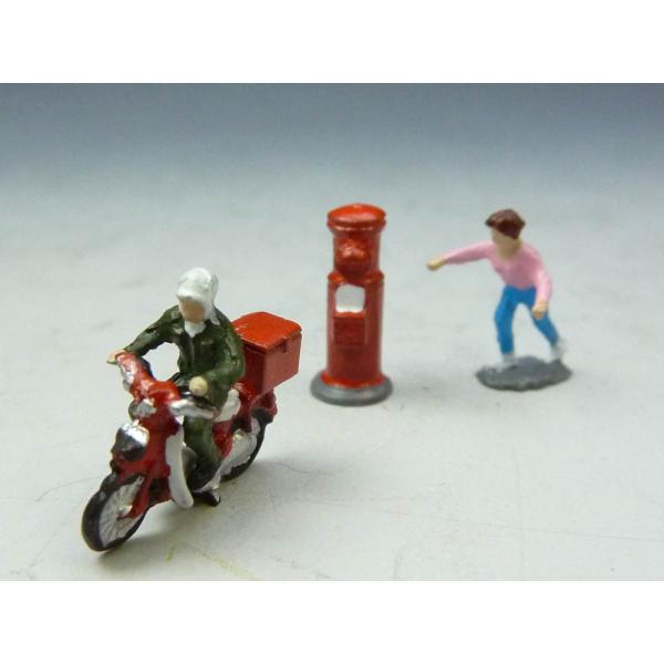アイコム社製　塗装済み完成品　ノンスケール（おすすめ1/144〜1/160）　人形の大きさ約1.2cm内容：バイクに乗る郵便局員と投函する人とポストピューター（低融点合金）製、完全手塗り仕上げ写真はメーカー提供のもの、色など実物と異なる場合...