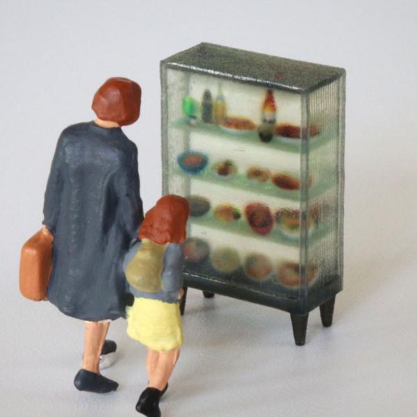 梅桜堂（ばいおうどう）社製　HO(1/83)スケール　人形の身長が約2cmサイズフルカラー3Dプリント製品品番：ST-027-87Cサイズ：幅10.8 × 奥行4.8 × 高さ17.4mm透明樹脂で満たされたガラスケースの中に、立体造形され...