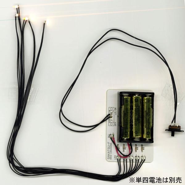 さかつう社製　電子パーツ　ノンスケール＜特徴＞・ハンダ付け一切不要、チップサイズが3.2mm x 2.8mm（厚みはリード線を含めて約3mm）の電球色LEDが5灯、全て配線済みの状態で、すぐ使える！・単4乾電池x3本（別売）で連続点灯約36...