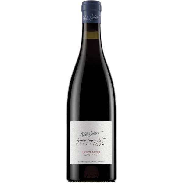 　近年、ロワールワインを世に知らしめる立役者となったパスカル・ジョリヴェ。味わい深いワインを造る、ロワールきっての名手です。アティテユードは「姿勢、態度、振る舞い」の意味で、ワインにも振る舞いがある、人を楽しませるものであるという意味をこめ...