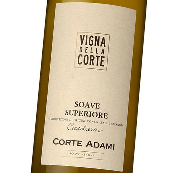 元々は3代に渡りヴェネト州で葡萄栽培を行ってきたアダミ家が2004年から自社で瓶詰めを開始。ヴァルポリチェッラとソアーヴェに36haの畑を所有。標高350mにあるカステルチェリーノ畑の樹齢約40年の葡萄を遅摘み。軽くプレス、果皮と一緒に10...