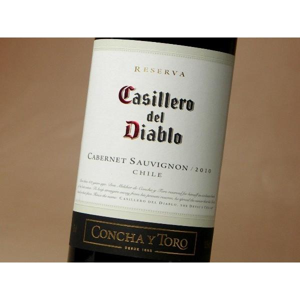 ブラックチェリーや熟したカシス・プラムといった赤いブラックチェリーや熟したカシス・プラムといった赤い果実のアロマが魅力のコクのある赤ワイン。かすかに漂うオークの香りがこのワインに上品さを与えています。チリのカベルネソーヴィニヨンらしい力強さ...