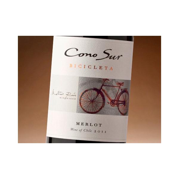 鮮烈なラズベリーにコーヒーやチョコレートのニュアンスが複雑性を与える。滑らかで豊かなタンニンと、生き生きとした果実味が特長。洗練された余韻が楽しめる。●生産地：チリ/ヴァレ・セントラル●葡萄品種：メルロー85％、カべルネ・ソーヴィニヨン7％...