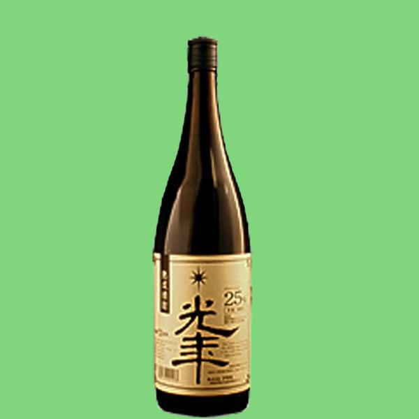 貯蔵期間の異なるトウモロコシと麦の甲類焼酎に、麦の乙類焼酎をブレンドしました。樽の香りと麦の風味が広がり、すっきりとした中にもコクのあるまろやかな味わいが特徴です。(1800ml=1800ml=一升瓶)(900ml=五合瓶)(720ml=四...