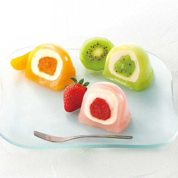 厳選したフルーツとコクのあるクリームを、もちもちのお餅で包み込んだ、甘酸っぱく、クリーミーな味わい。いちご・・・いちご果肉入りソース、クリーム、もちもちのお餅が合わさる華やかな味わい。みかん・・・みかん果肉入りソース、クリーム、もちもちのお...