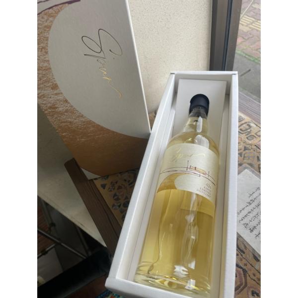 京都亀岡産　紫芋焼酎　オーク樽貯蔵軌−Spur−　シュプール栓を開けるとオーク樽の香りと紫芋由来の華やかな香りが調和し、すっきりした口当たりは度数の高さを感じさせない心地よい飲み口。カカオやレーズンを思わせる芳醇とした甘みが余韻を残し、チョ...