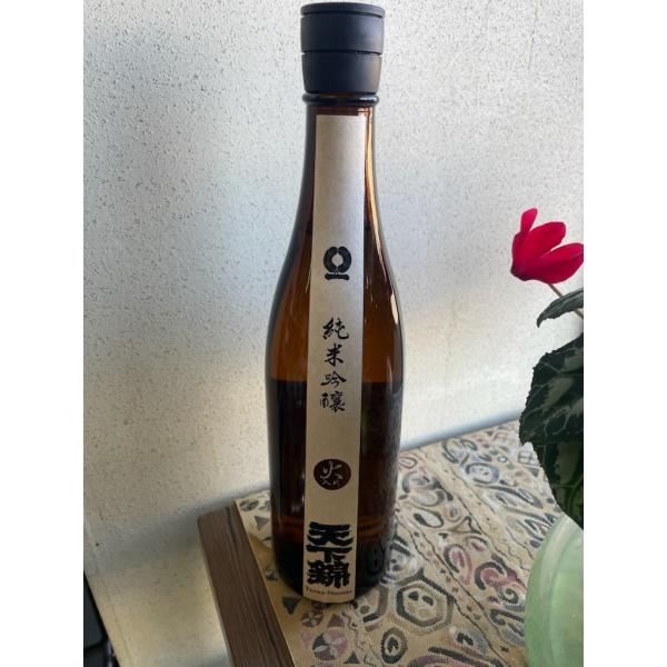 天下錦 純米吟醸 火入れ 伊賀産の山田錦と自社酵母を用いて醸したジューシーで、旨味、香り華やかな純米吟醸酒「花冷え」から「ぬる燗」でお楽しみください。原材料名：米（国産）、米麹（国産米）原料米：三重県産山田錦100％精米歩合：50％　アルコ...
