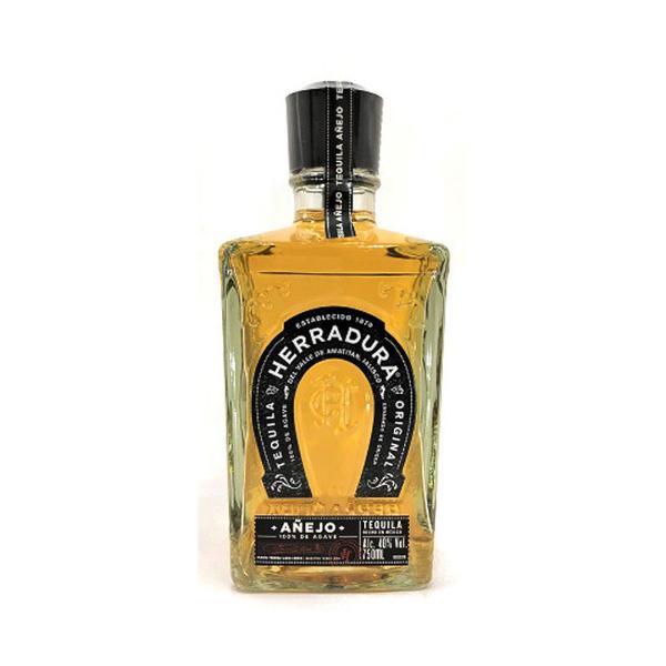 ２年のオーク樽熟成を経た高級テキーラ。ぜひストレートで味わいたい１本。