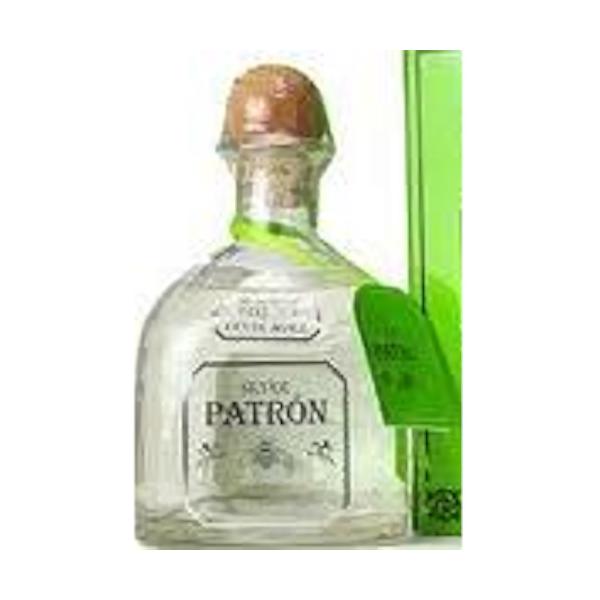 アメリカのスターやセレブが愛飲しそれが口コミで広がり一躍知られるようになったと言われるパトロン社の高級シルバー・テキーラ。熟成を行なわずボトリングされるこのテキーラは、無色透明でキレのあるフレッシュな味が特徴です。