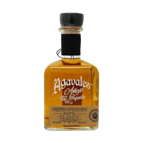 アガベ100%(生育期間7~8年のハイランド産とテキーラ村周辺のアガベを配合)。蒸焼には伝統的なマンポステラ(レンガ釜)を使用。アメリカンオーク樽で16ヶ月熟成。上質なテキーラを表現するためにパッケージにもこだわり、レザー製ネックラップ、エ...