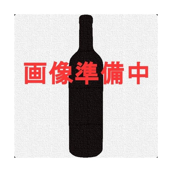 １９種類のスパイスや植物を使用し（１９種類使用はシタデルのみ）そのスパイスは痛めないように特別な袋で運ばれ抽出液はそれぞれ分けて蒸留されます。　原料のアルコールも３回に分けて蒸留します（２度のコラム、１度のポットスティル）。レゼルブタイプ。