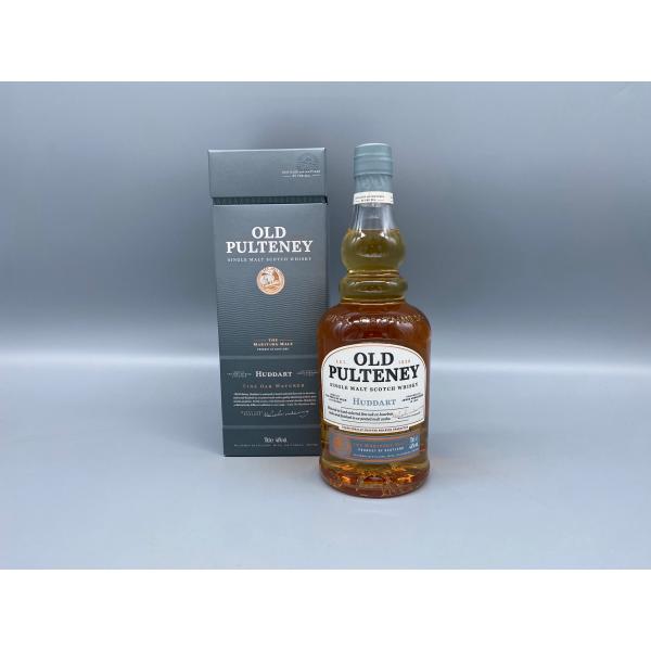 オールドプルトニー誕生の地、ウィックを記念するスモーキーなウイスキー。セカンドフィルアメリカンオークバーボン樽で熟成した後、ピーティーウィスキーを入れていたバーボン樽でフィニッシュ。プルトニー特有のノンピート麦芽を使用しながら、樽からピーテ...