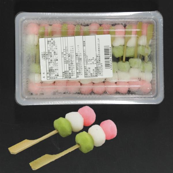 《商品説明》米粉を使用した可愛らしい三色団子です。長さ90mm、約15ｇと小さいので、お食事やお花見弁当、パフェなどのデザートに添えて頂くことで、料理に彩りを添えることが出来ます。丸串ではなく、鉄砲串を使う事で高級感を演出できるのも差別化要...