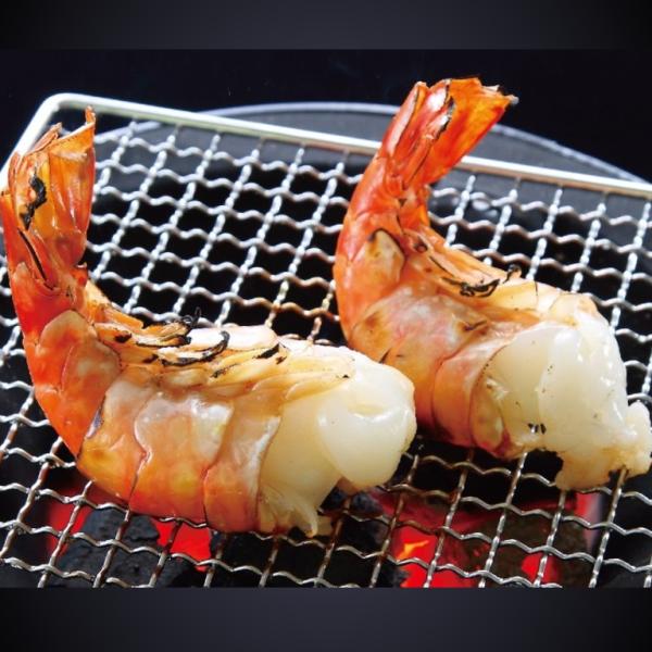 《商品説明》胴回りが太く食べ応えがあり、淡白でプリプリした食感のオニテナガエビは、和洋中すべての料理に向く近年注目の海老です。背側より深く切れ込みを入れ、尾を跳ね上げた姿は斬新で目を引き、殻も簡単に外れて食べやすい商品です。 BBQグリル〜...