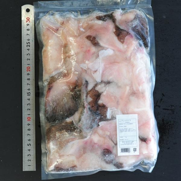 《商品説明》ワンフローズンで加工しているので鮮度が良く、底魚のアンコウでも臭みがありません。皮、ほほ肉、カマの肉など（※骨付き）一口大にカットしてあるので便利です。加熱してお召し上がりください。1袋に1ｋｇ入っています。1ケースは10袋です...