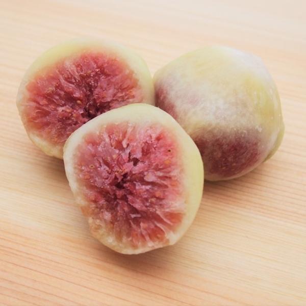《商品説明》中の綺麗な赤色が特徴です。生のいちじくを皮むきにして、急速冷凍しました。タルトやケーキの飾りに使用して頂くと、彩り良く仕上がります。ジャム、コンポート、天婦羅、煮びたし等、様々な料理にお使いいただけます。無解凍のまま揚げる、半解...